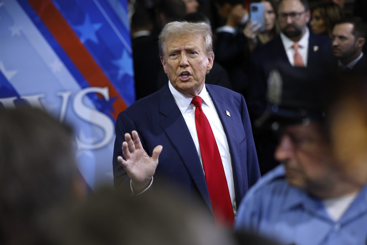 Donald Trump Told to Speak Up at Surprise Post-Debate Spin Room ...