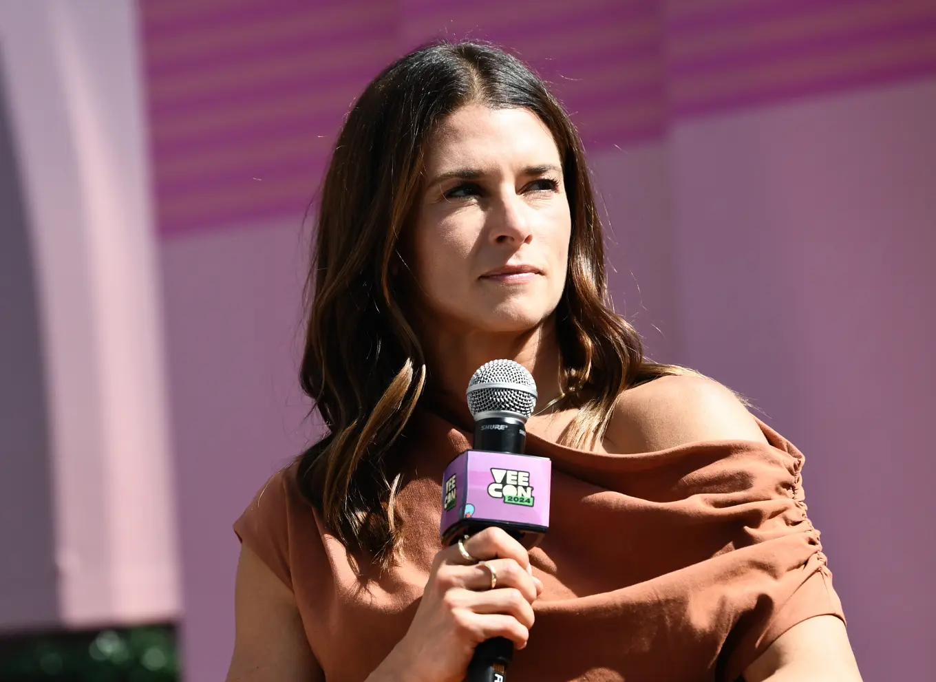 GOOD NEWS 🔴 NASCAR star Danica Patrick just announced a spectacular act of generosity. He ...