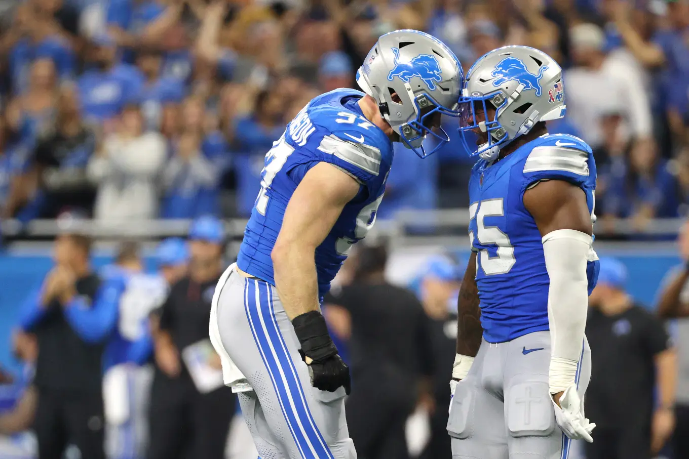 Lions Place Star LB Derrick Barnes on Injured Reserve With Significant ...