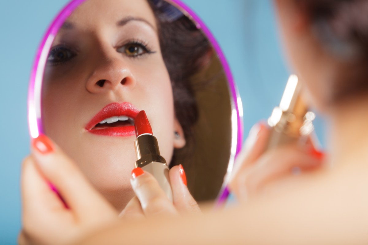 Skin: Scientists Fear ‘Extensive’ Microplastic Exposure via Makeup ...