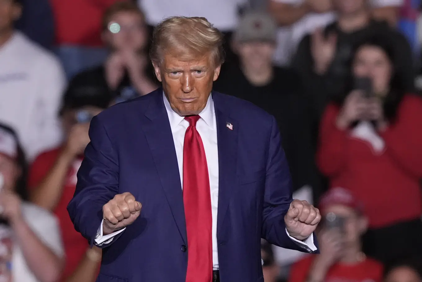Donald Trump Goes Longest Stretch Without Leading National Poll - Newsweek