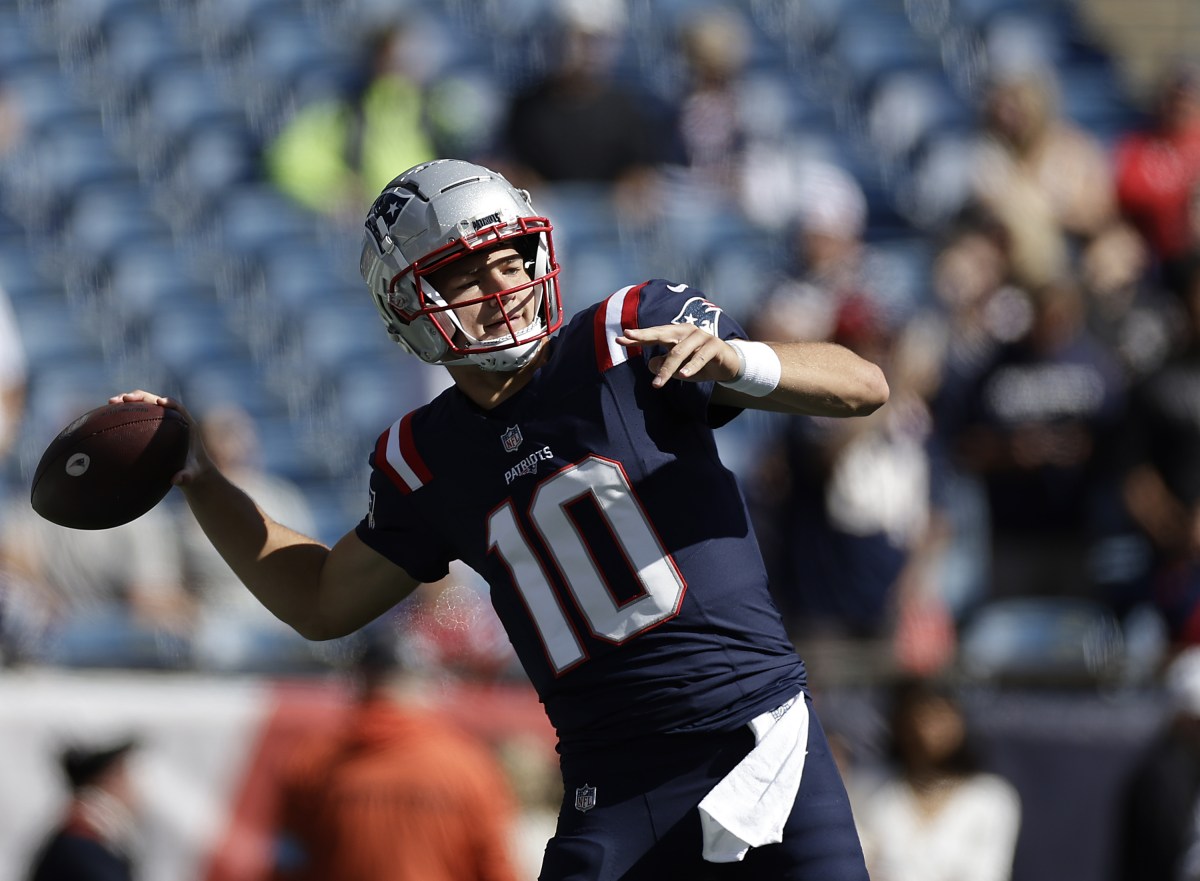 Patriots Make Shocking Quarterback Change Ahead of Week 6 - Newsweek