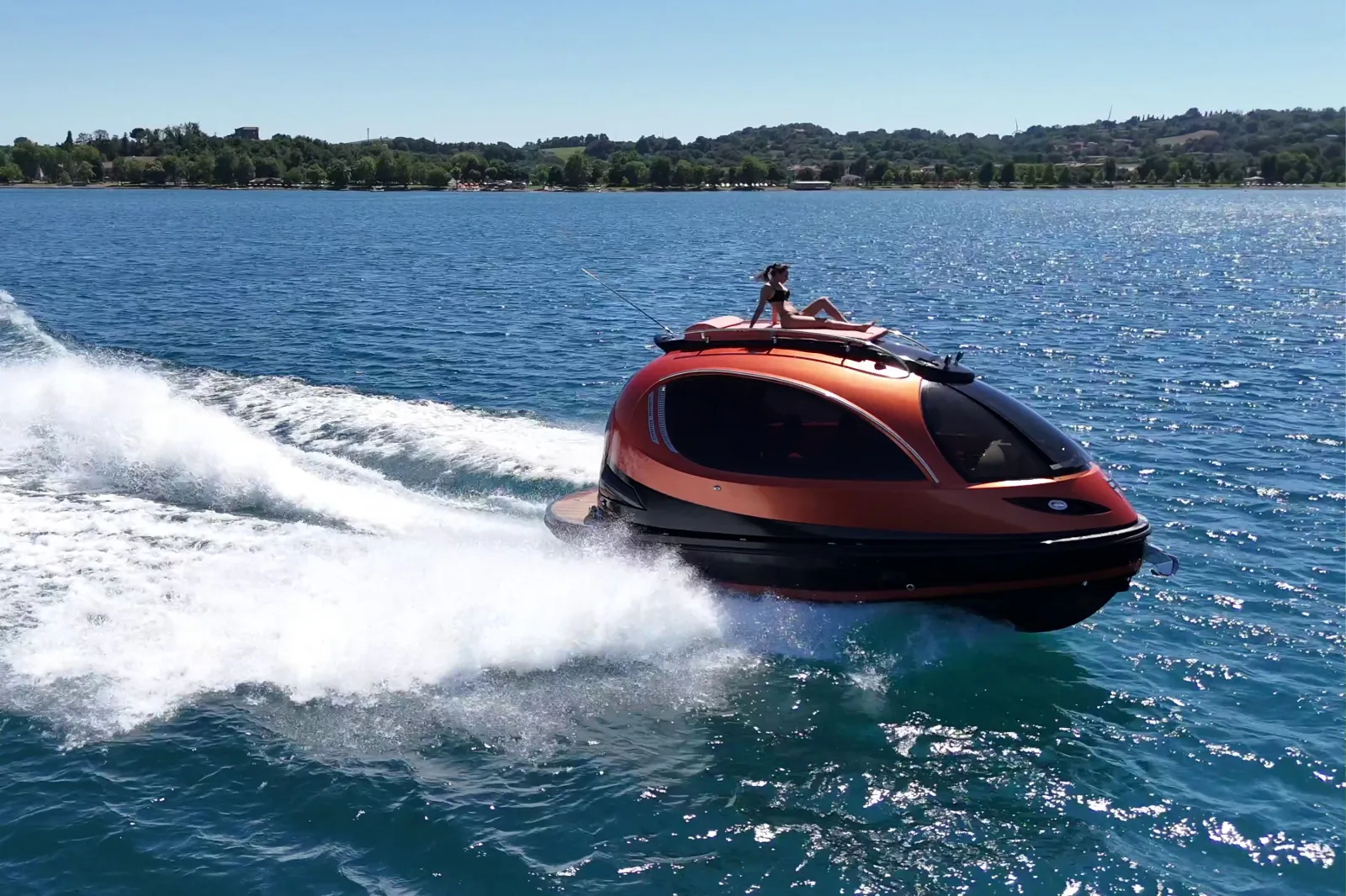 Man Designs ‘Spaceship’-Style Sea Jet, Internet Amazed by Finished ...