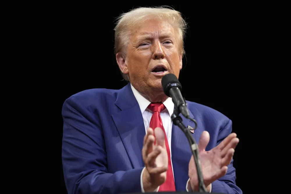 Donald Trump Woos Mormons as His Chances of Flipping Arizona Increase ...