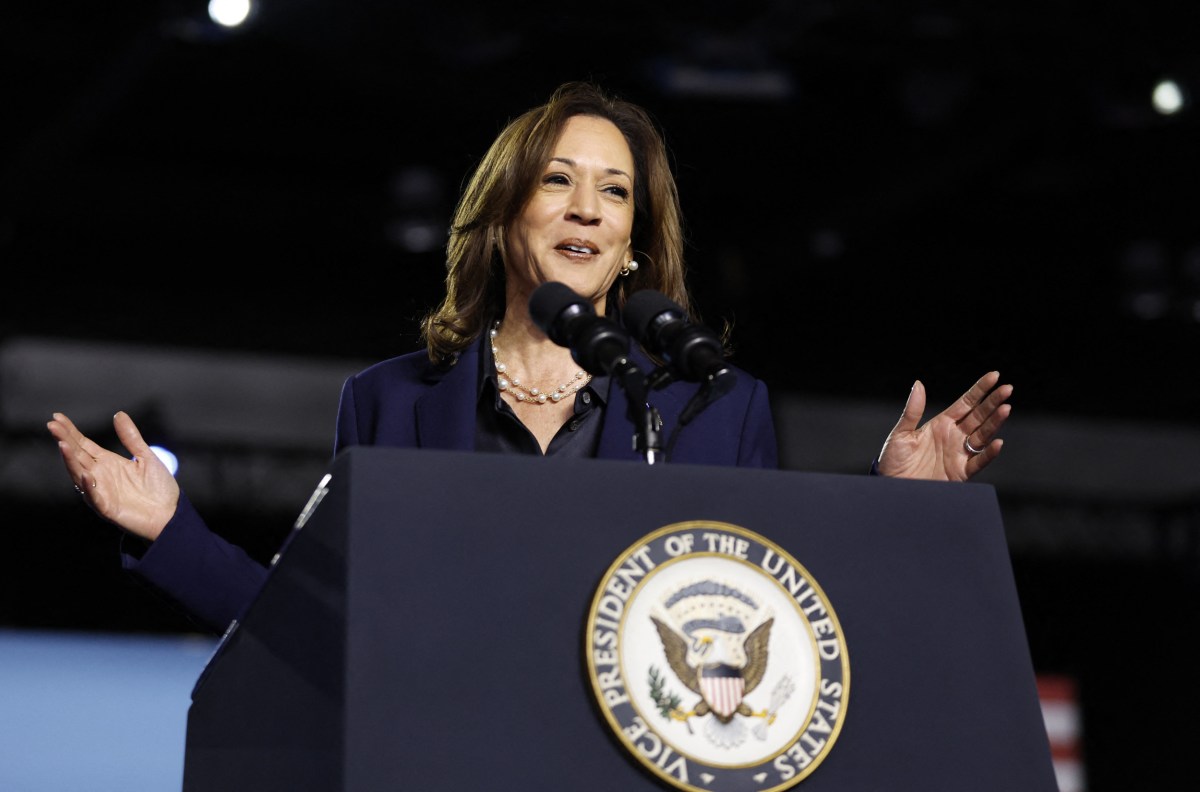 Kamala Harris Confronts Hecklers by Taking Shot at Trump Crowd Size ...