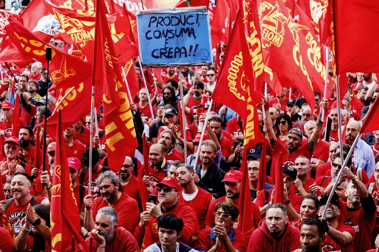 Tens of Thousands of Italian Autoworkers Join First Strike in 20 Years ...