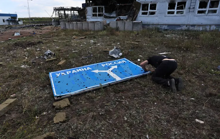Kursk Maps Show Russian Forces Slice Across Ukraine’s Foothold - Newsweek