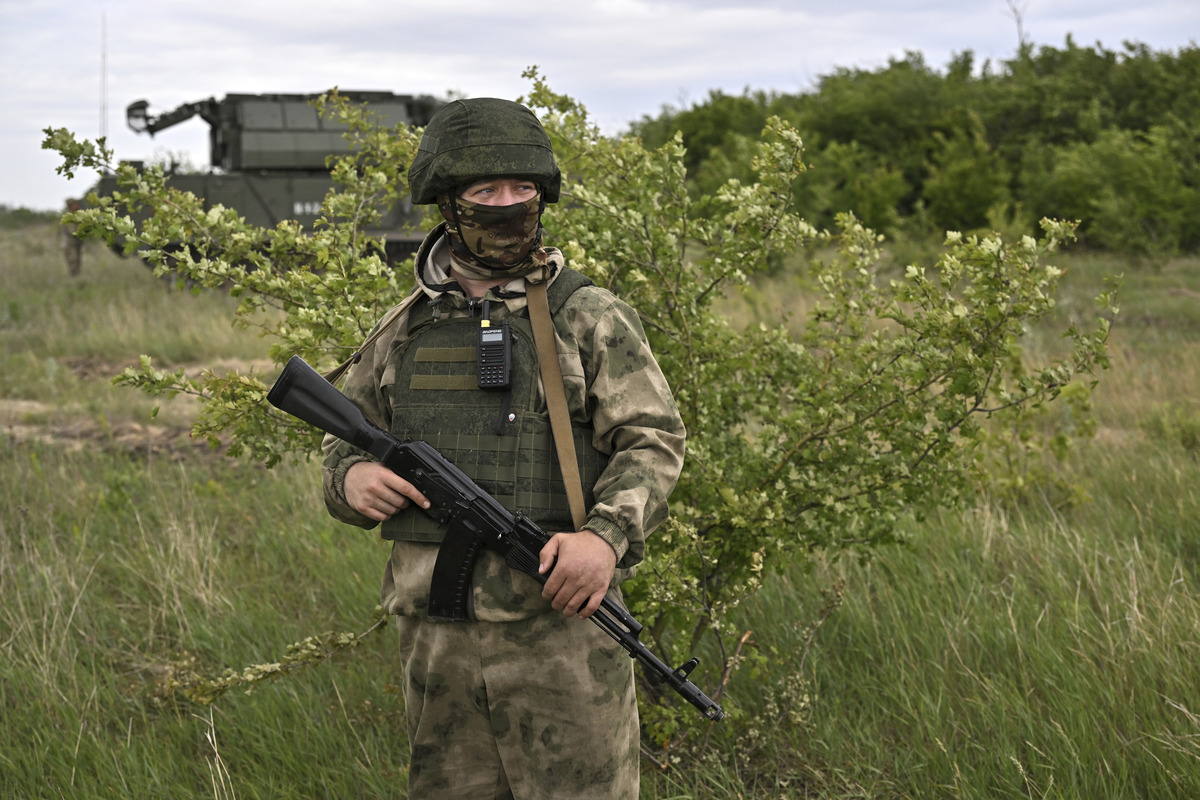 US-Made ‘Tank-Killer’ Switchblade Destroys Russian SAM System in Rare ...