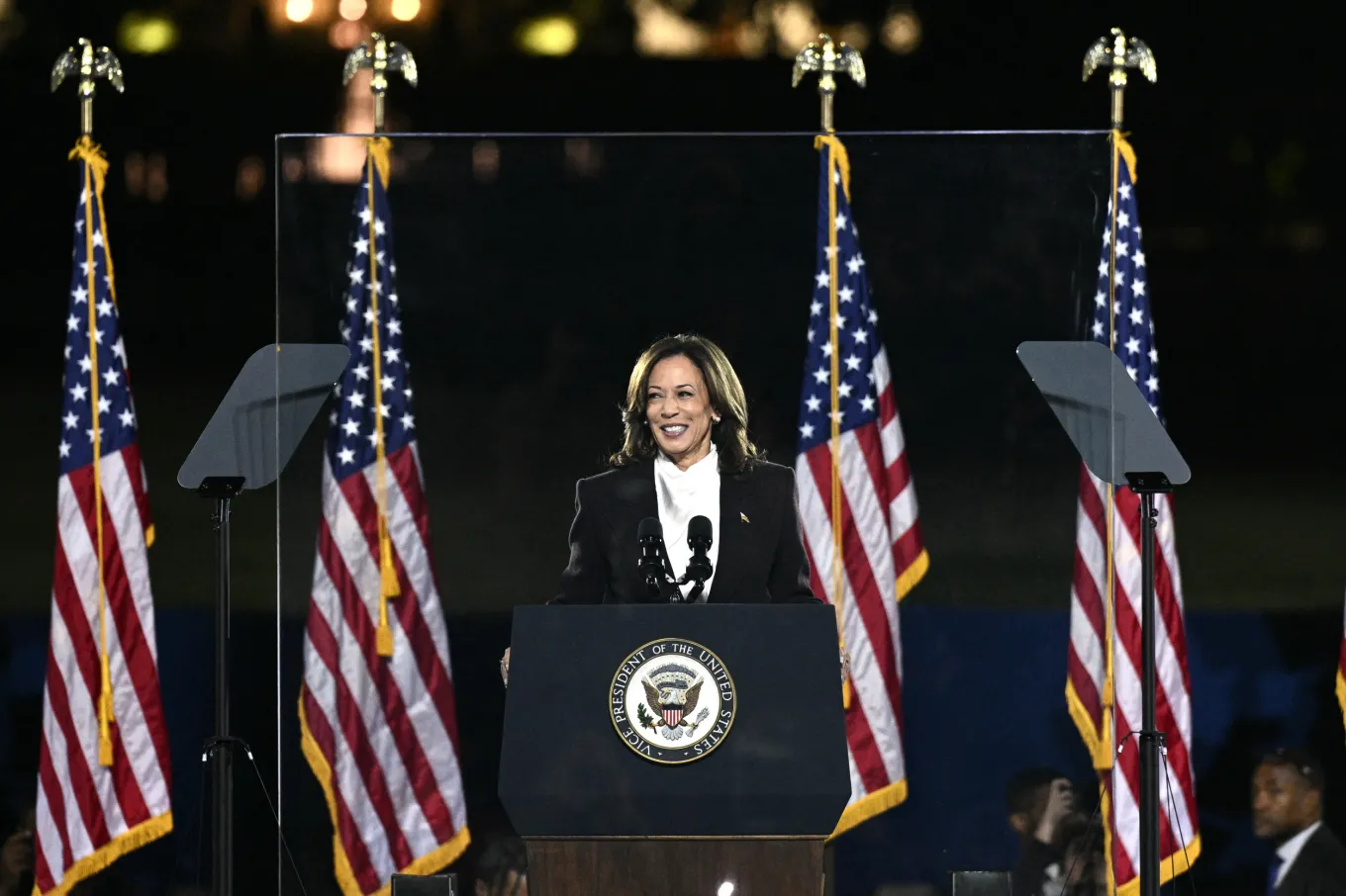 Kamala Harris’ Crowd Size Crushes Previous Record With Ellipse Speech ...