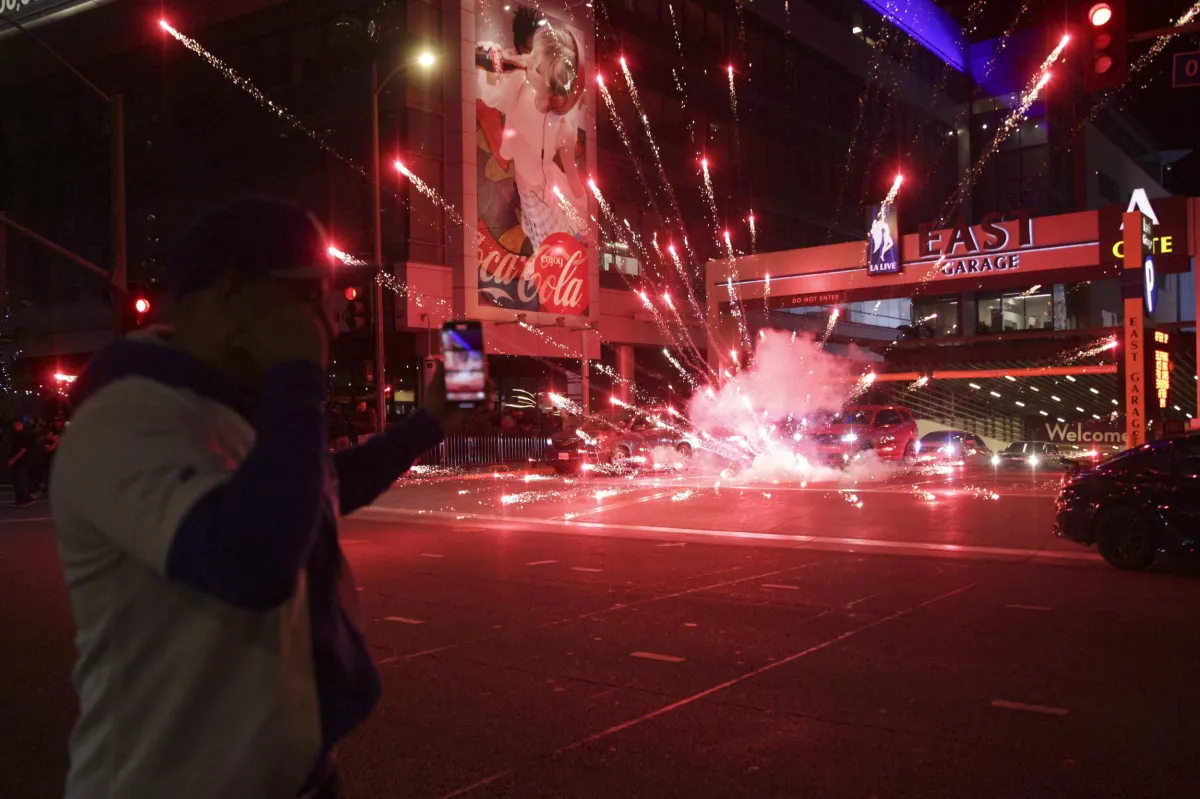 Los Angeles Mass Looting Breaks Out After Dodgers Win - Newsweek