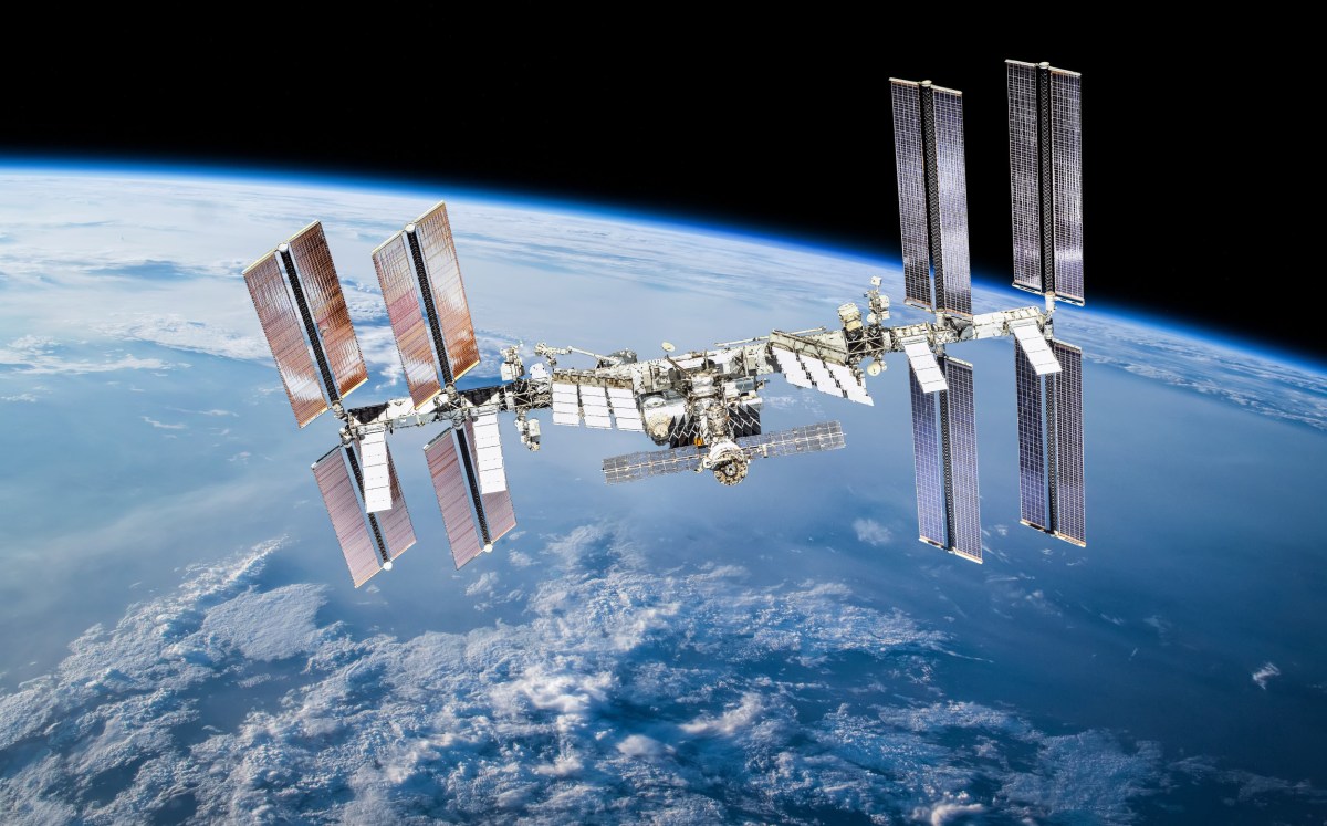 Fact Check: Do NASA Astronauts Need To Evacuate Leaking ISS? - Newsweek