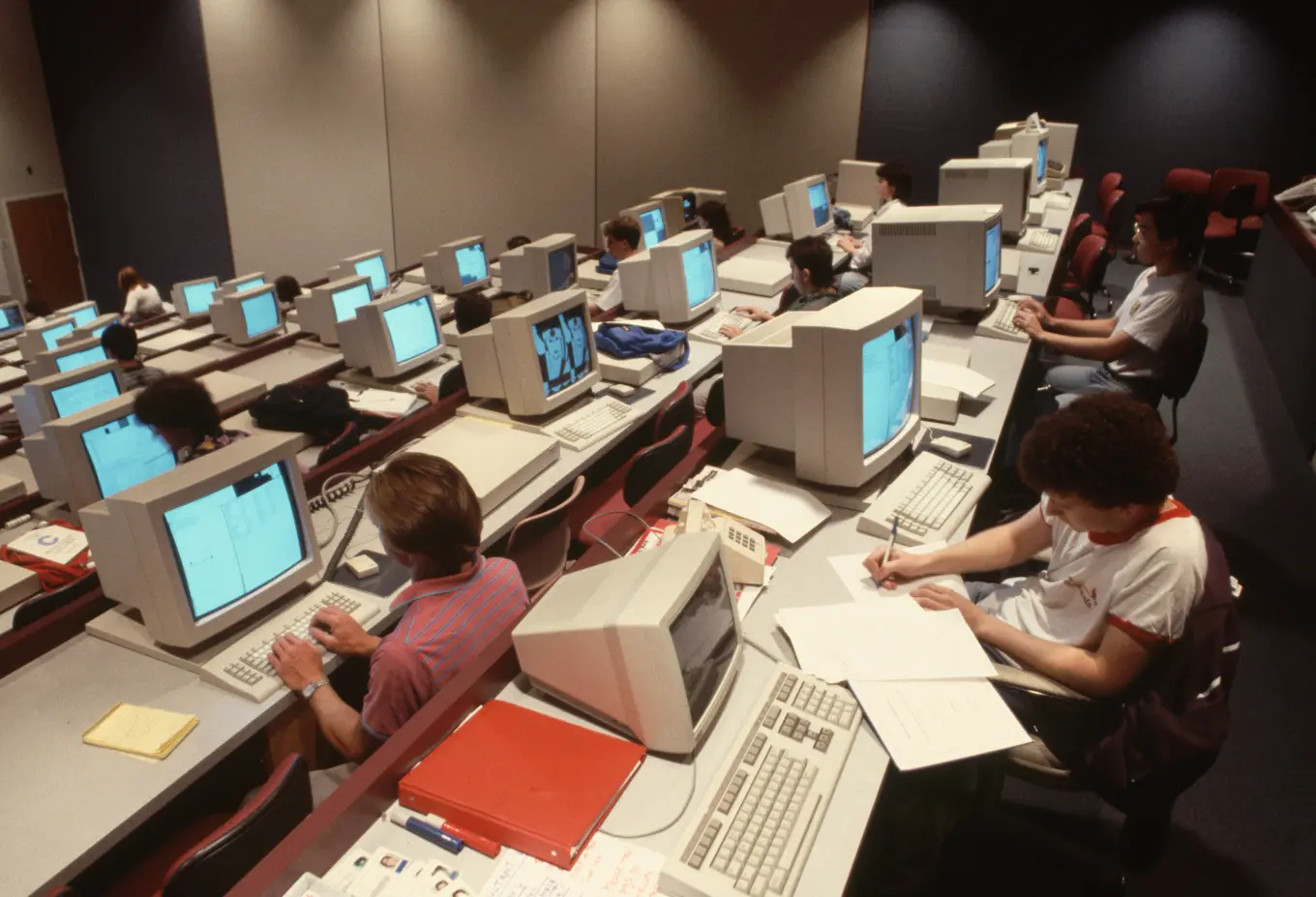 The Man Behind This Iconic Voice of The '90s Has Died - Newsweek