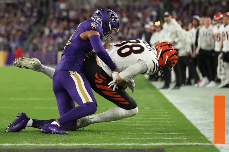 Ravens All-Pro Safety Kyle Hamilton Exits Game With Scary Non-Contact ...