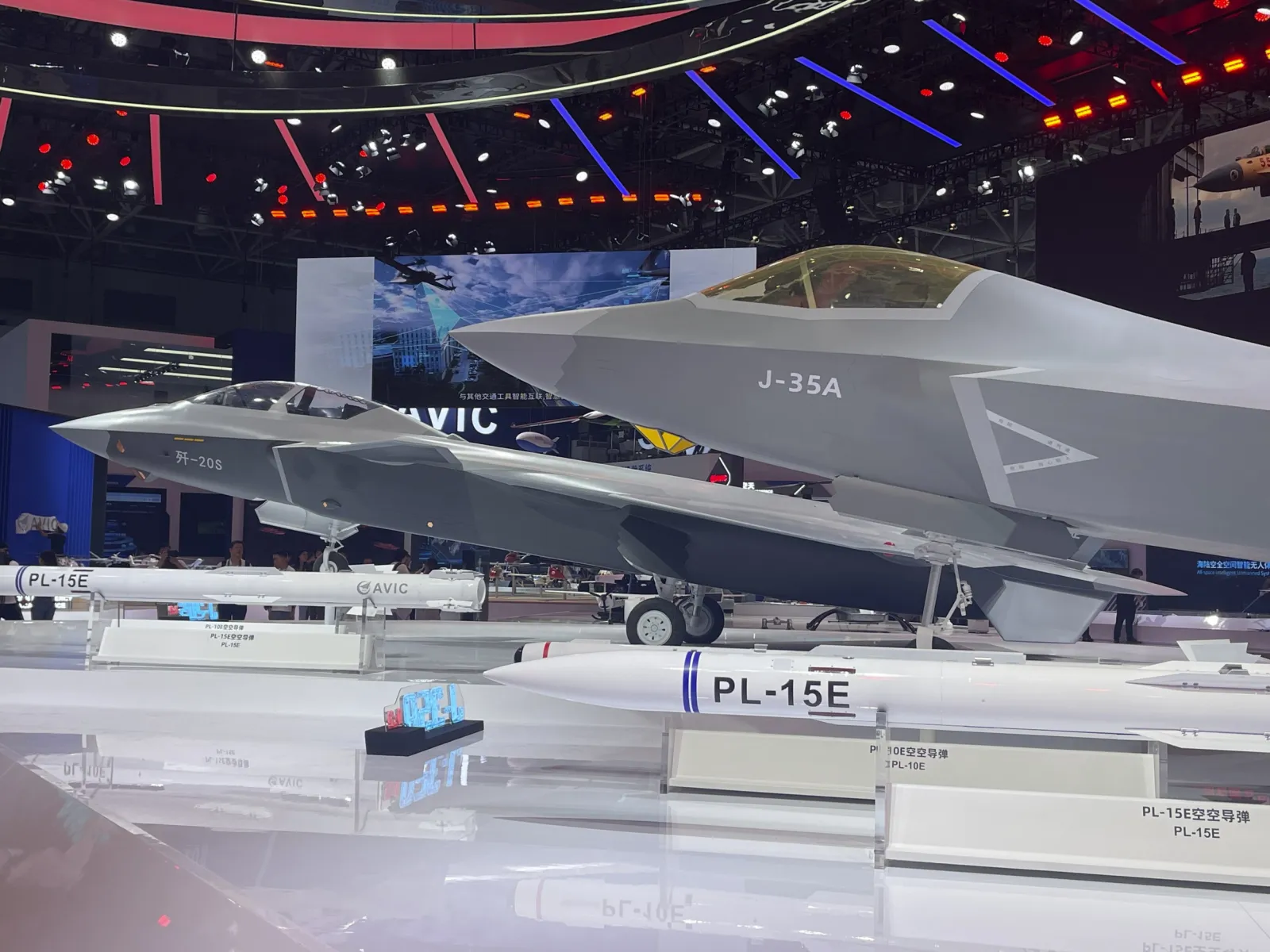China Unveils Stealth Jets To Rival US Air Force’s F-22 and F-35 ...