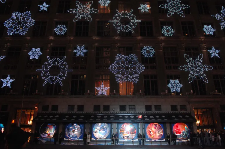 Saks Fifth Avenue Cancels Beloved NYC Holiday Light Show - Newsweek