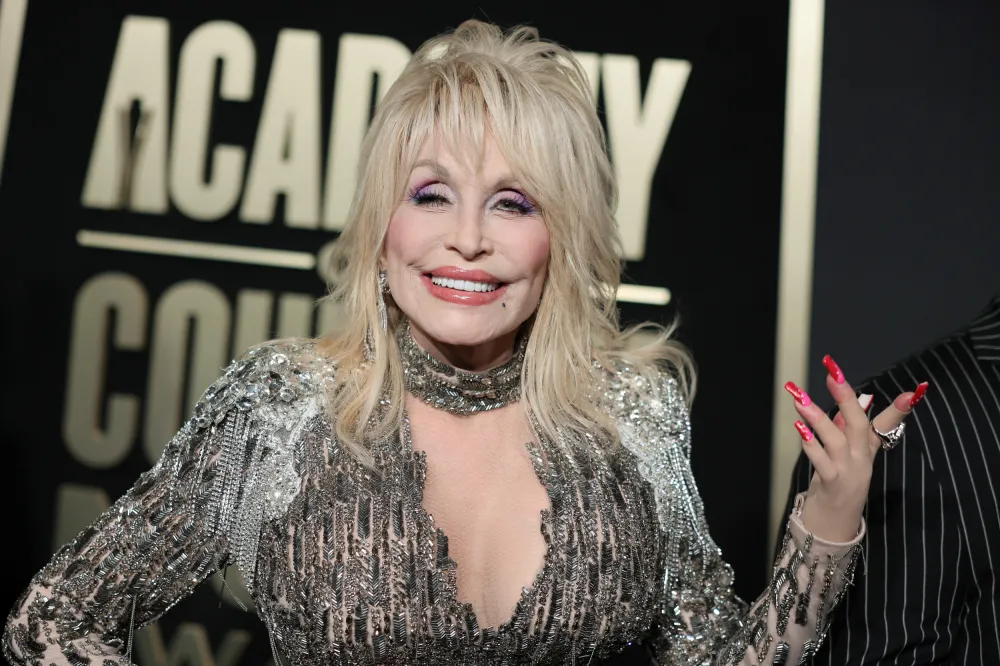 Dolly Parton Gifts Record $4.5 Million to Nashville Public Library ...