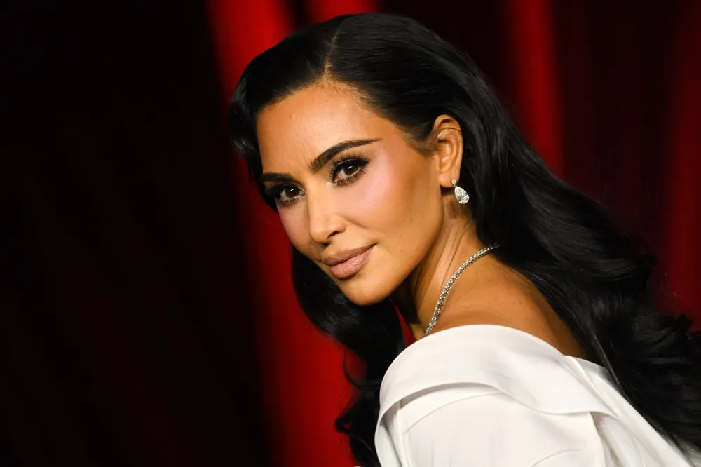 Kim Kardashian Twins With All 4 Kids and Mom Kris Jenner in New Family ...