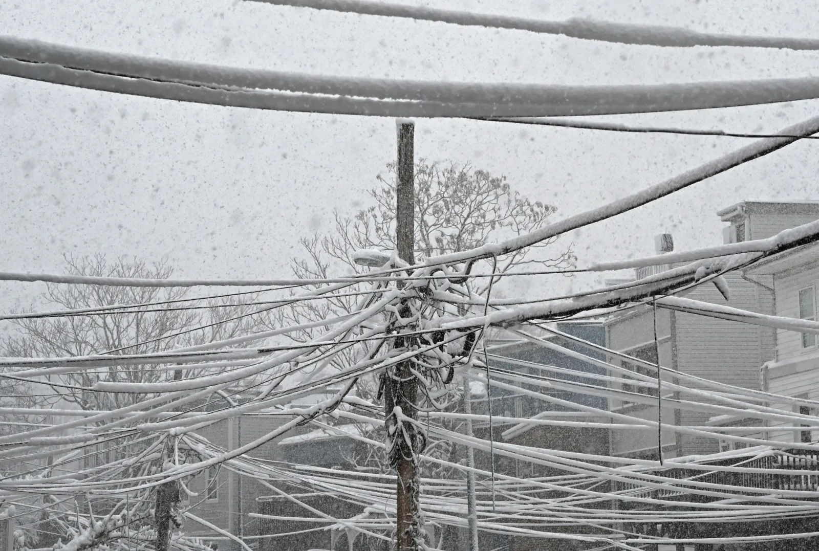 Bomb Cyclone Update: Power Outage Map as Storm Ravages Pacific ...