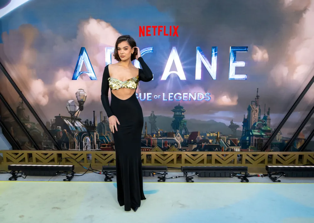 All the Details on Hailee Steinfeld's Relationship With Josh Allen ...