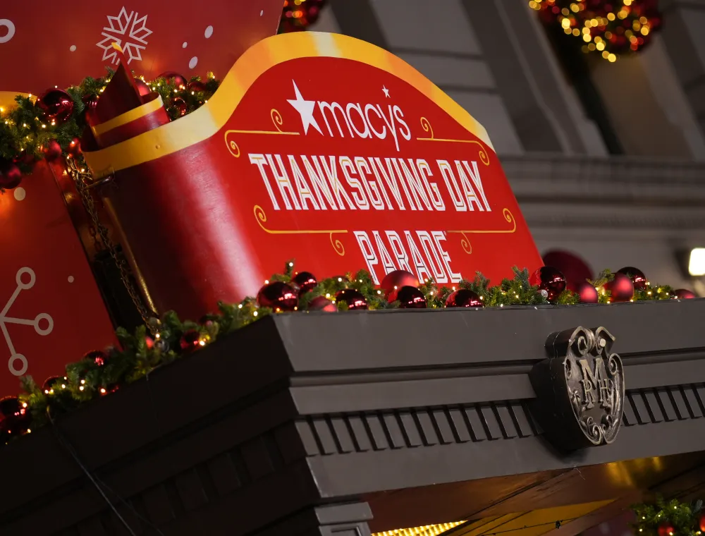 The biggest Macy's Thanksgiving Day Parade mishaps - Newsweek