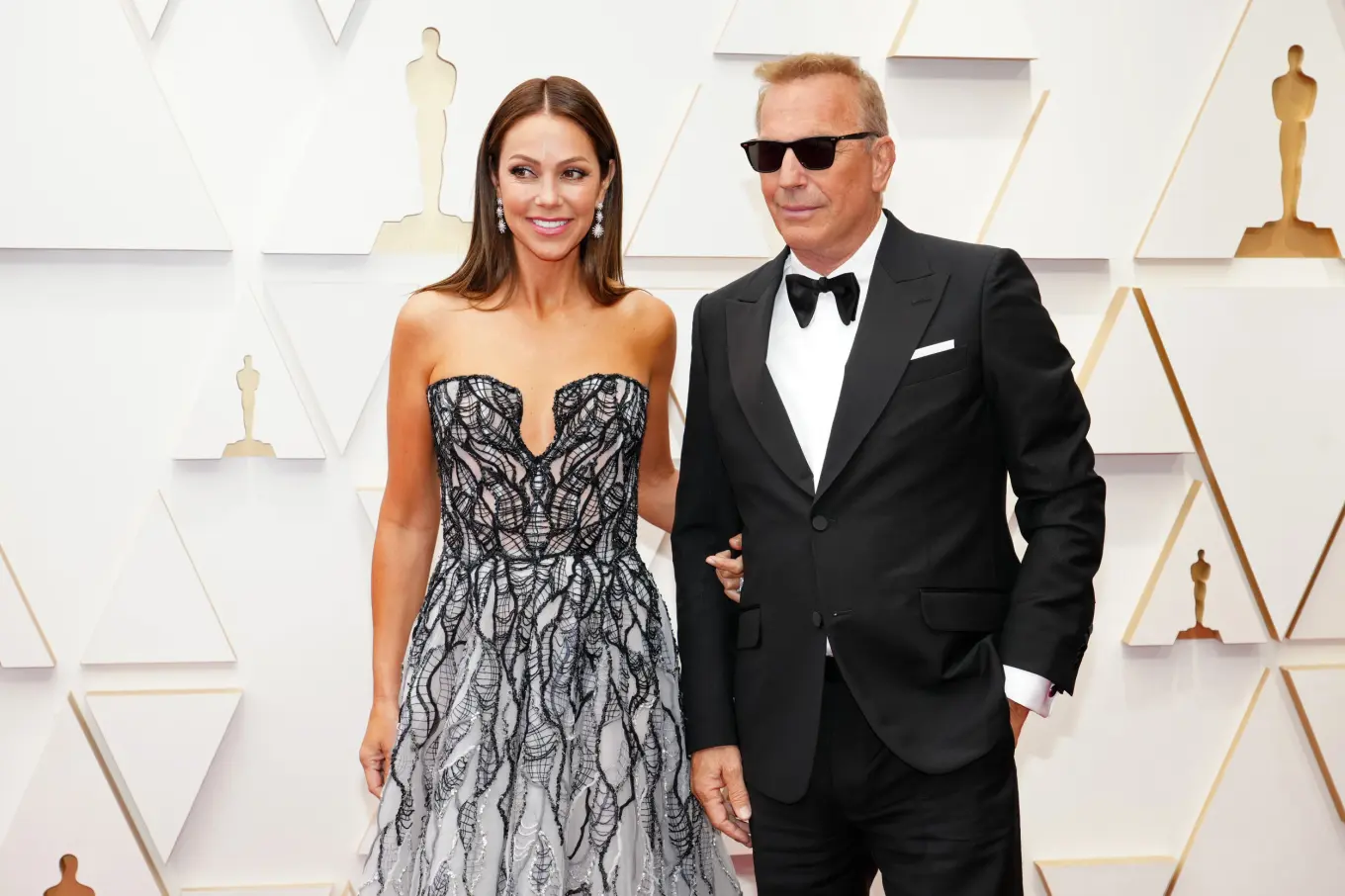 Kevin Costner's Ex-Wife Cozies Up to New Boyfriend After Major Divorce ...