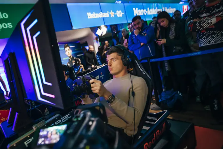 Max Verstappen Swaps F1 for Sim Racing at Heineken Player 0.0 Final ...