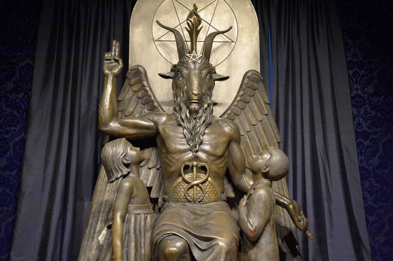 Outrage as Minnesota Satanists Given Holiday Display at State Capitol ...