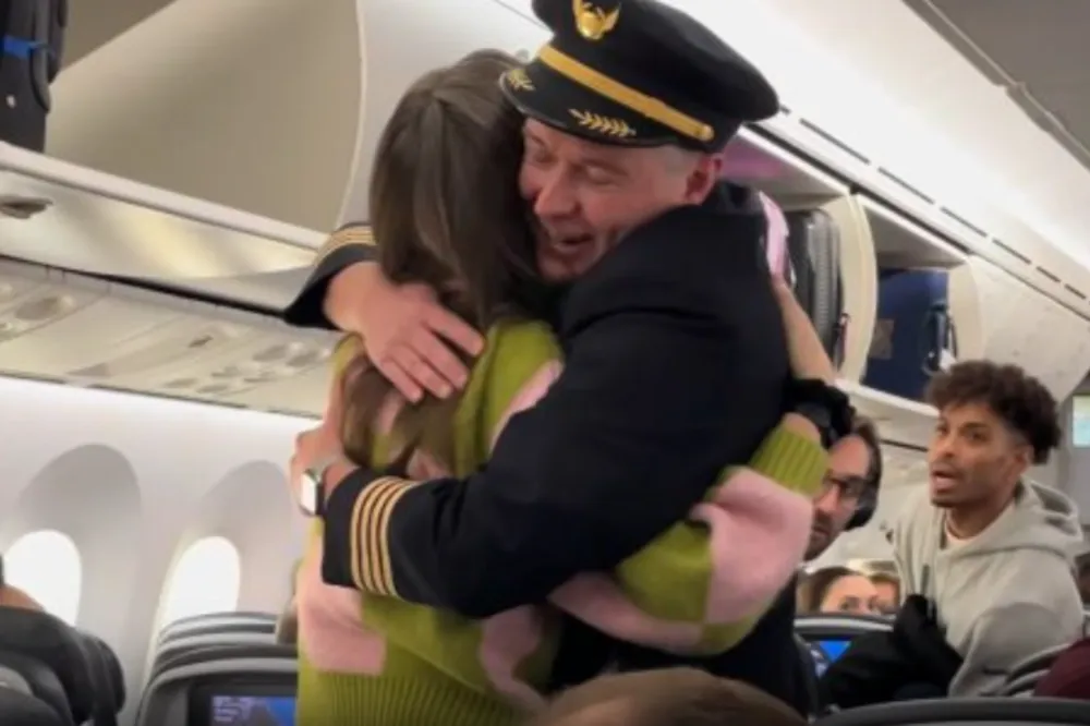 Pilot Leaves Cockpit Mid-Flight, Shock Over What He Reveals About ...