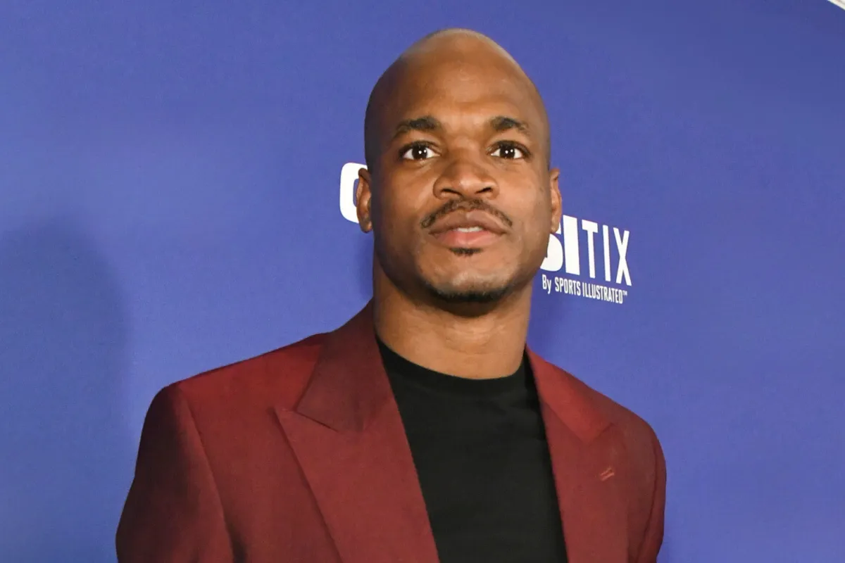 Ex-NFL Star Adrian Peterson Has Warrants Out for His Arrest - Newsweek
