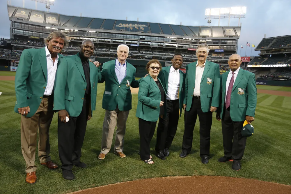 Baseball World Reacts to Rickey Henderson's Shocking Death - Newsweek