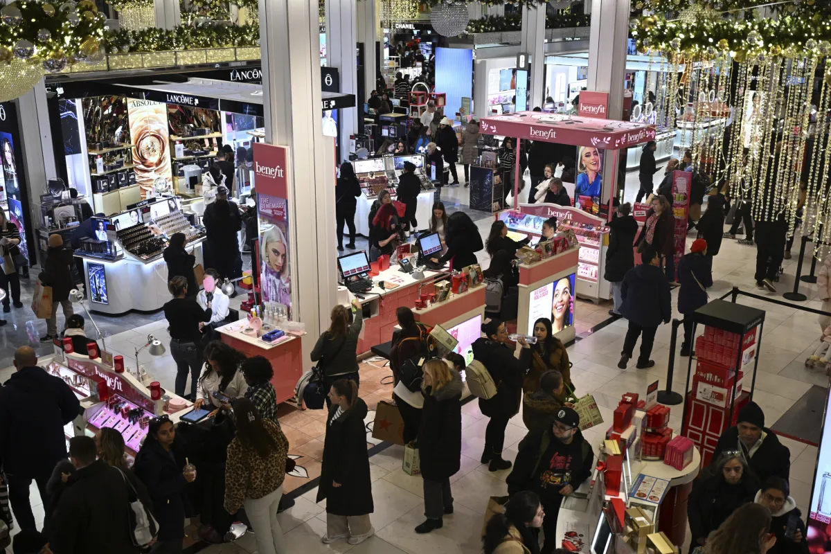 Americans Say Santa Will Be Less Generous This Year - Newsweek