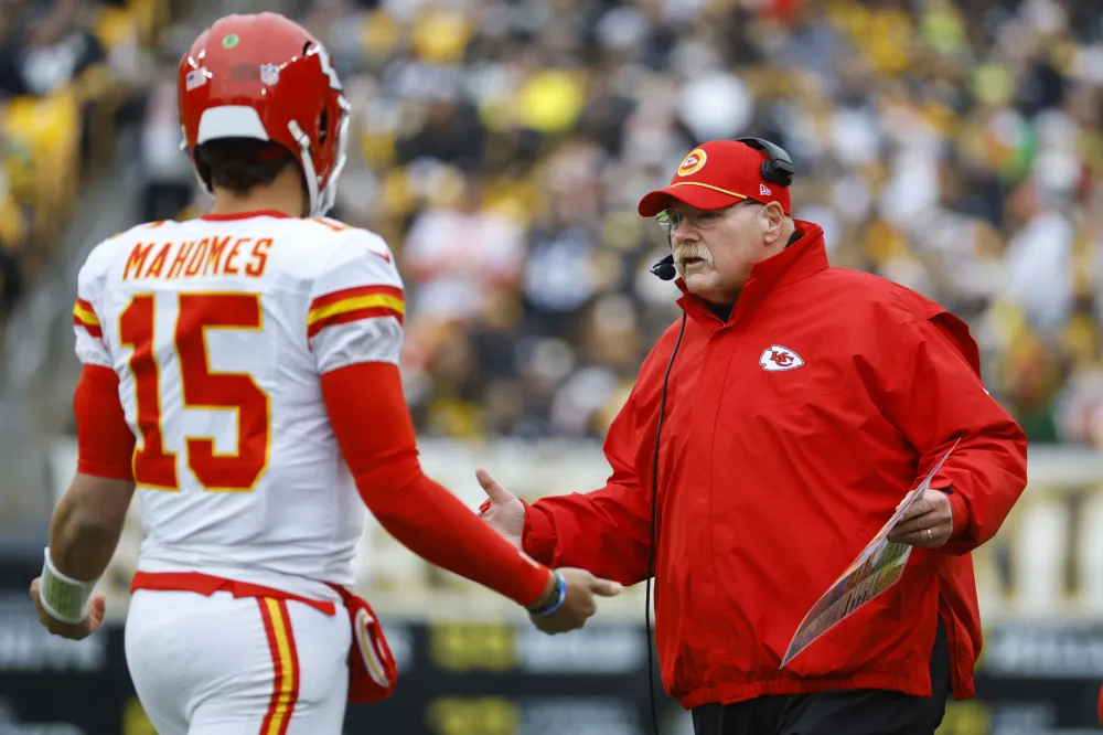 Chiefs Make Final Decision on Patrick Mahomes, Starters Playing in Week ...