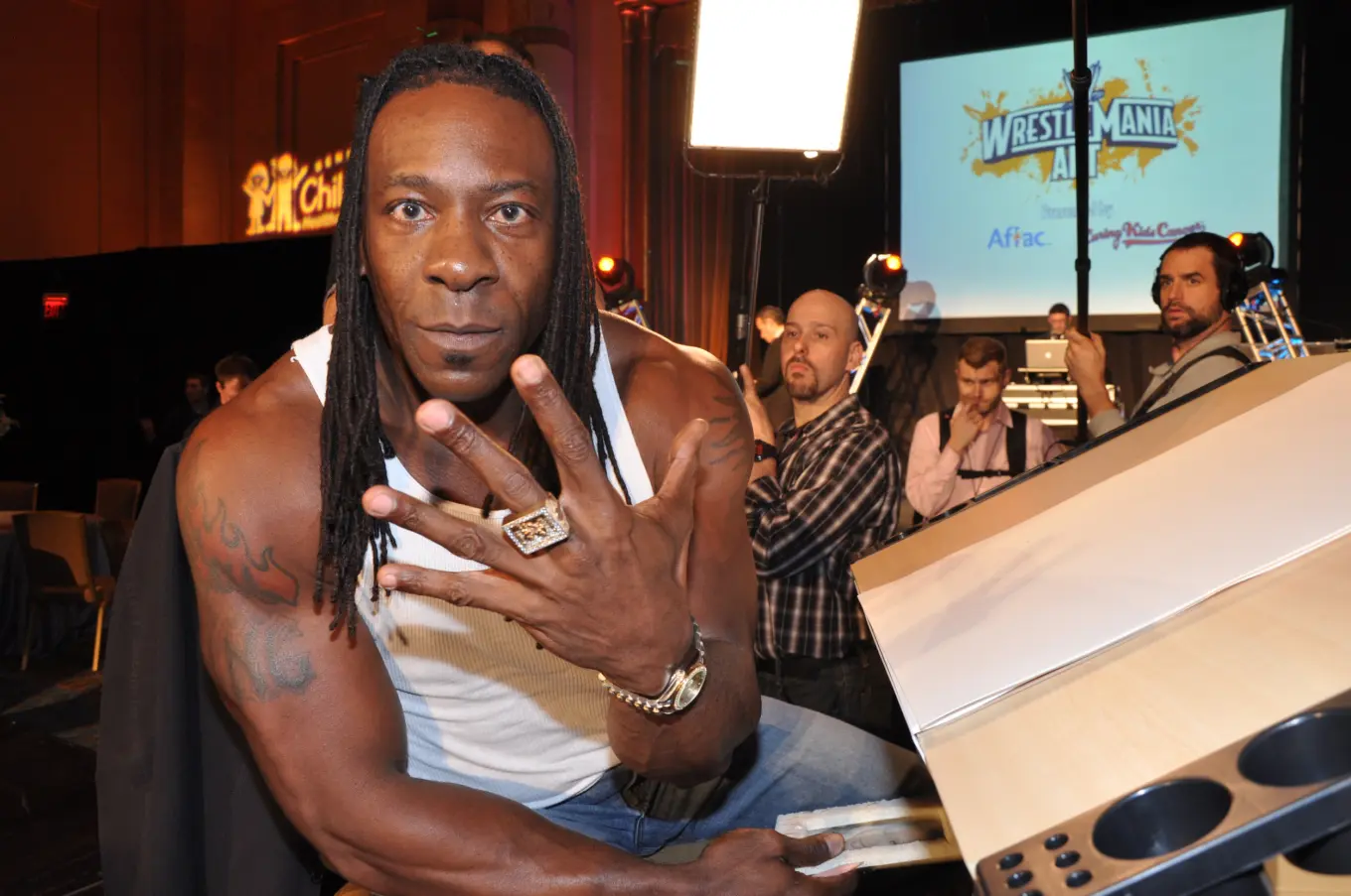 WWE Hall of Famer Booker T Announces Return to Pro Wrestling - Newsweek