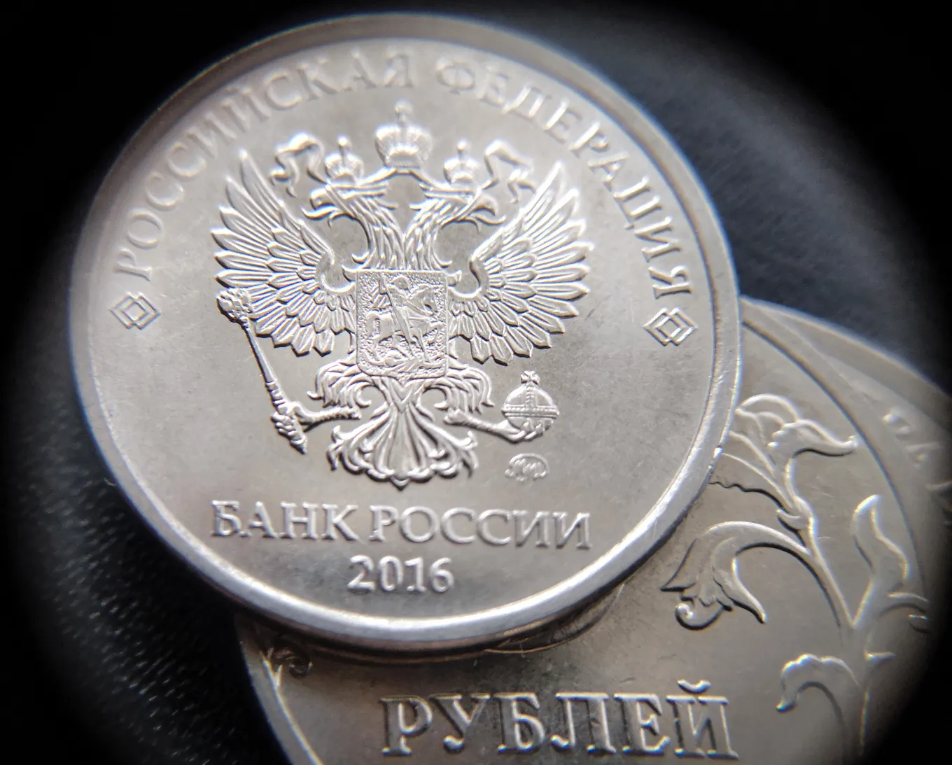 Russian Ruble Nosedives as Economy Gives Putin Major Headache - Newsweek