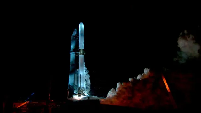 Blue Origin New Glenn Launch: How Does It Compare to SpaceX Falcon 9 ...