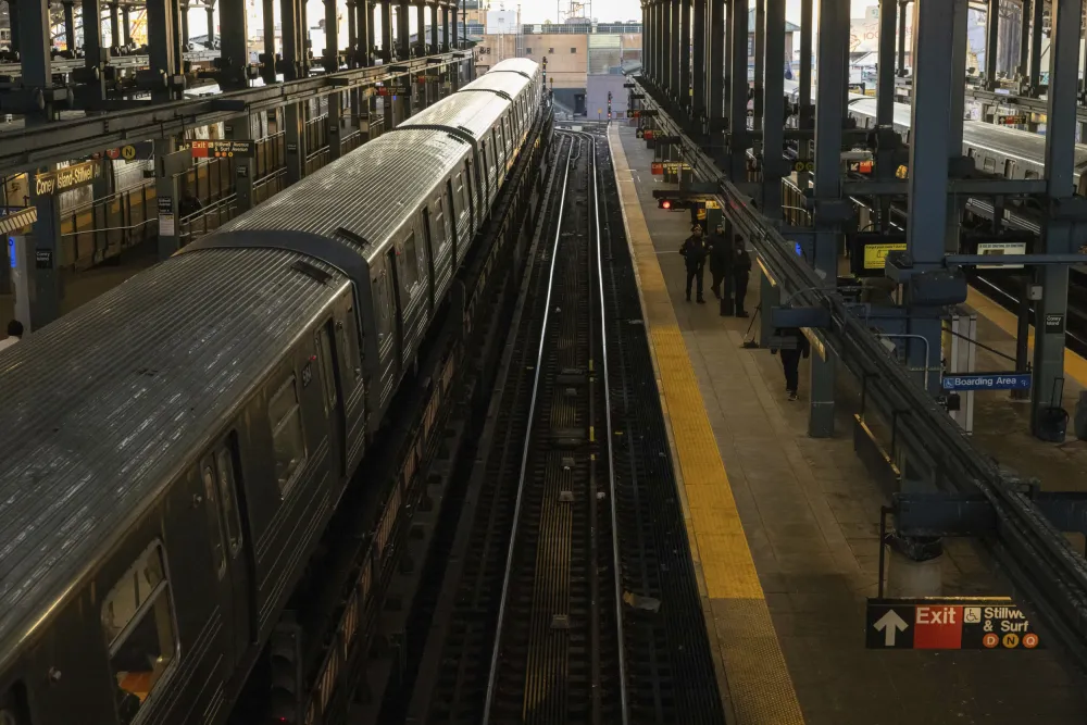 Was Decomposing Body Found on NYC Subway? Video Goes Viral - Newsweek