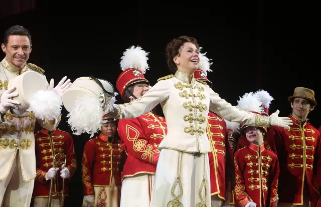 Hugh Jackman and Sutton Foster's Public PDA - Newsweek