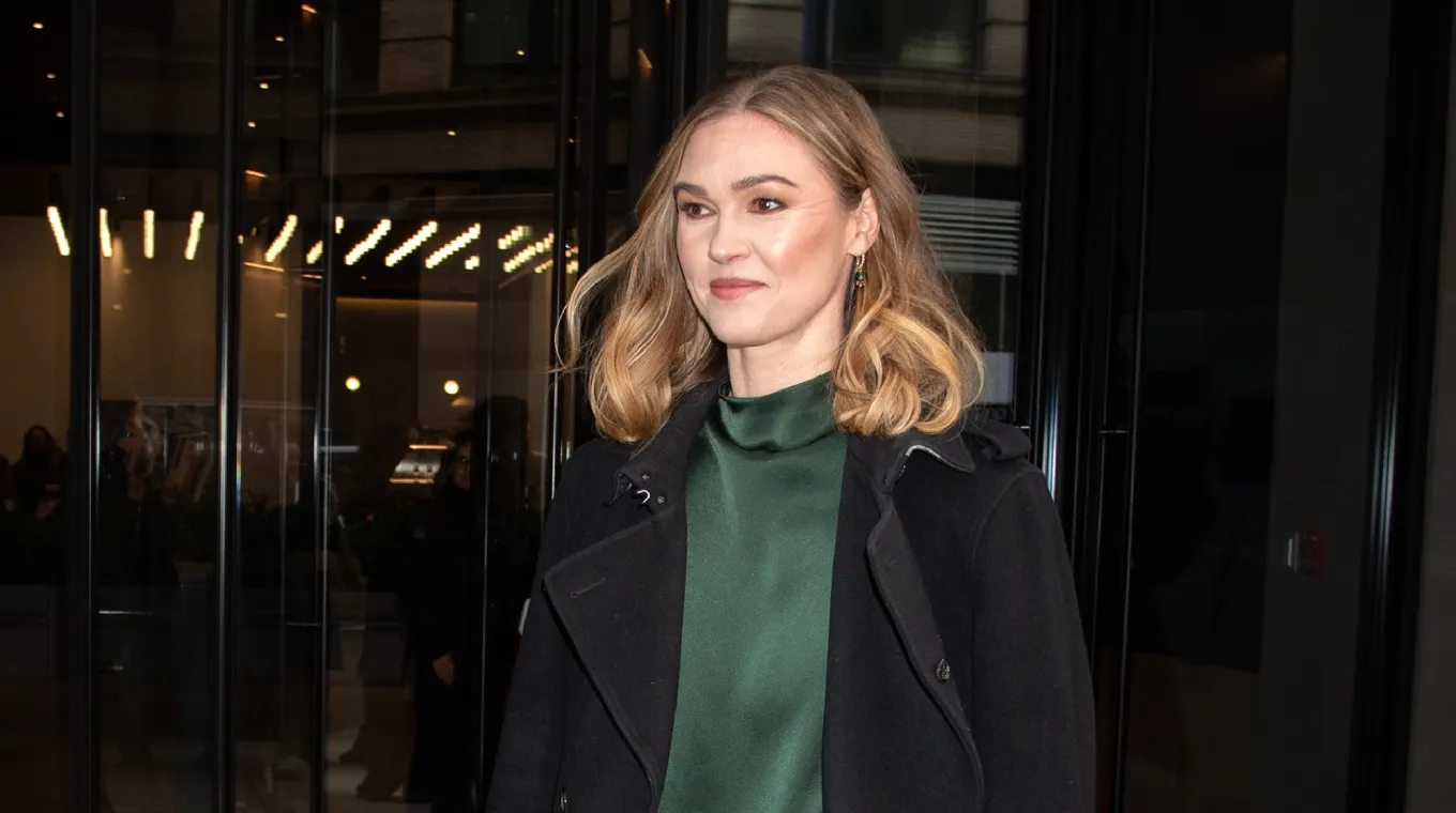 Julia Stiles' True Feelings About Late Co-Star Heath Ledger - Newsweek