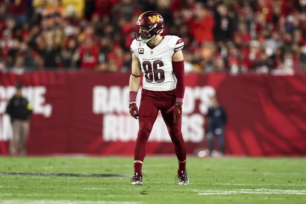 Commanders' Zach Ertz Questionable to Return With Apparent Concussion ...