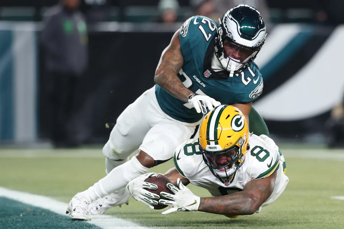 Eagles' Quinyon Mitchell Exits Divisional Game With Apparent Shoulder ...