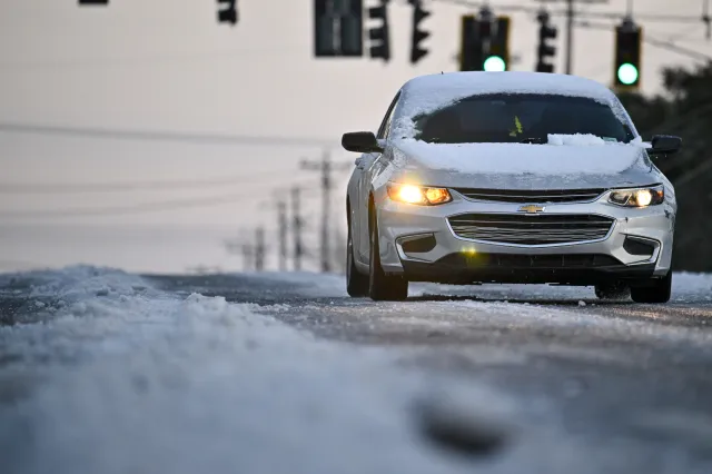 Photos Show Snow on Florida Beach While There’s None in Alaska ...