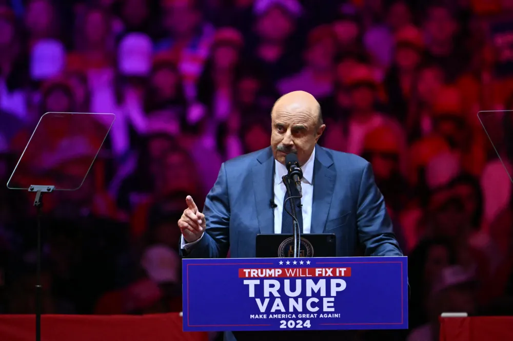 Dr. Phil Joins ICE Raids in Chicago - Newsweek