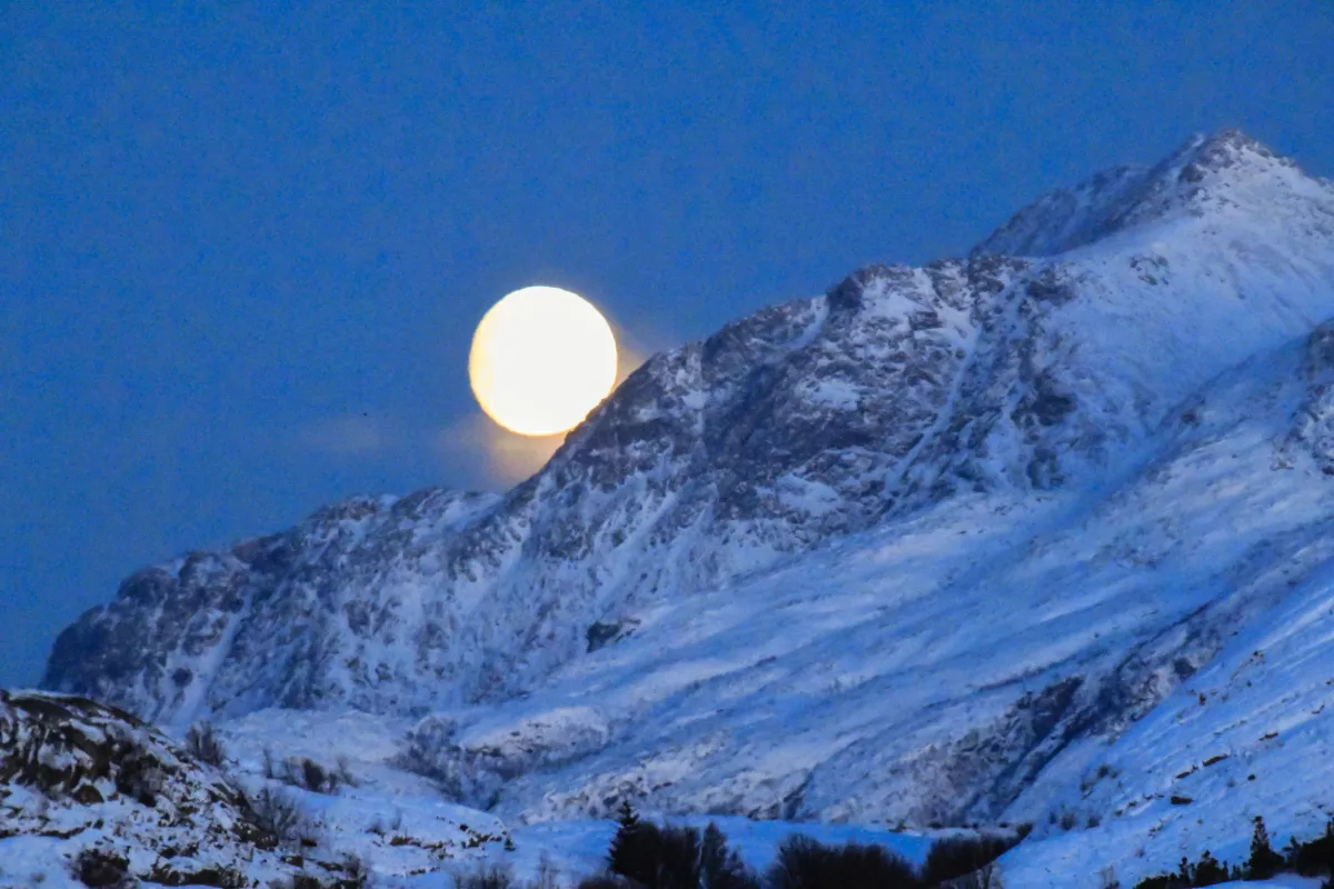Snow Moon 2025: How To See February 2025’s Full Moon - Newsweek