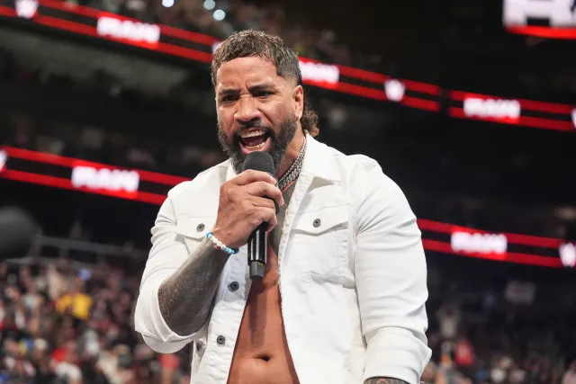 Jey Uso Gets Scared by WWE Fan at Airport in Viral Video - Newsweek