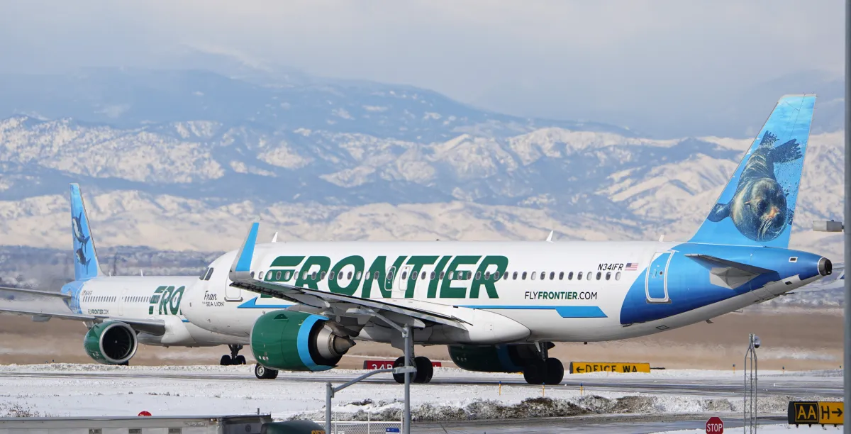 Frontier Airlines Passenger Shatters Plane Window Mid-Air - Newsweek