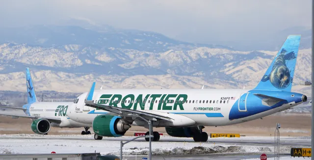 Frontier Airlines Passenger Shatters Plane Window Mid-Air - Newsweek
