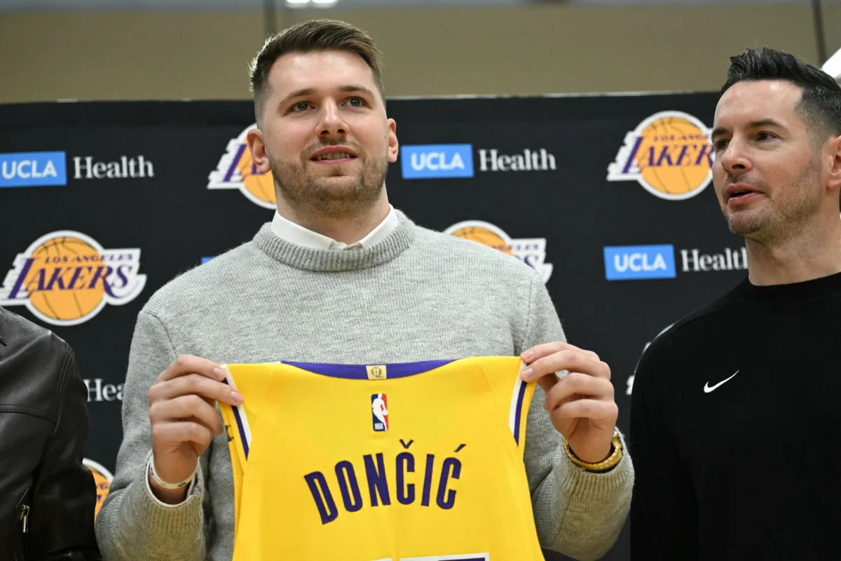 Mavericks Fans Flaunt 'Sell the Team' Signs at Protest Following Luka ...