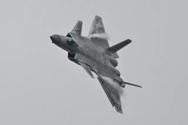 Video Shows Chinese Stealth Jet in ‘Beast Mode’ - Newsweek