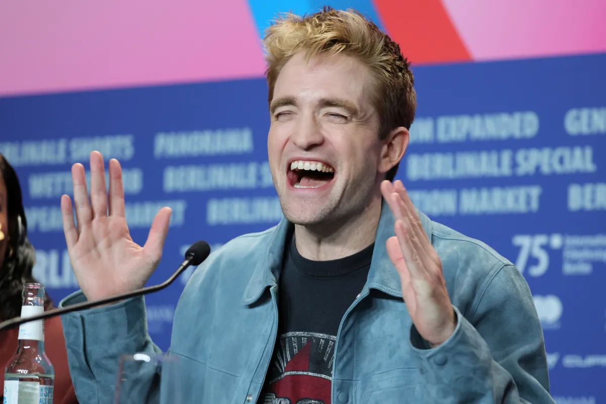 Robert Pattinson Thinks His New Fanbase Is 'Strange' - Newsweek