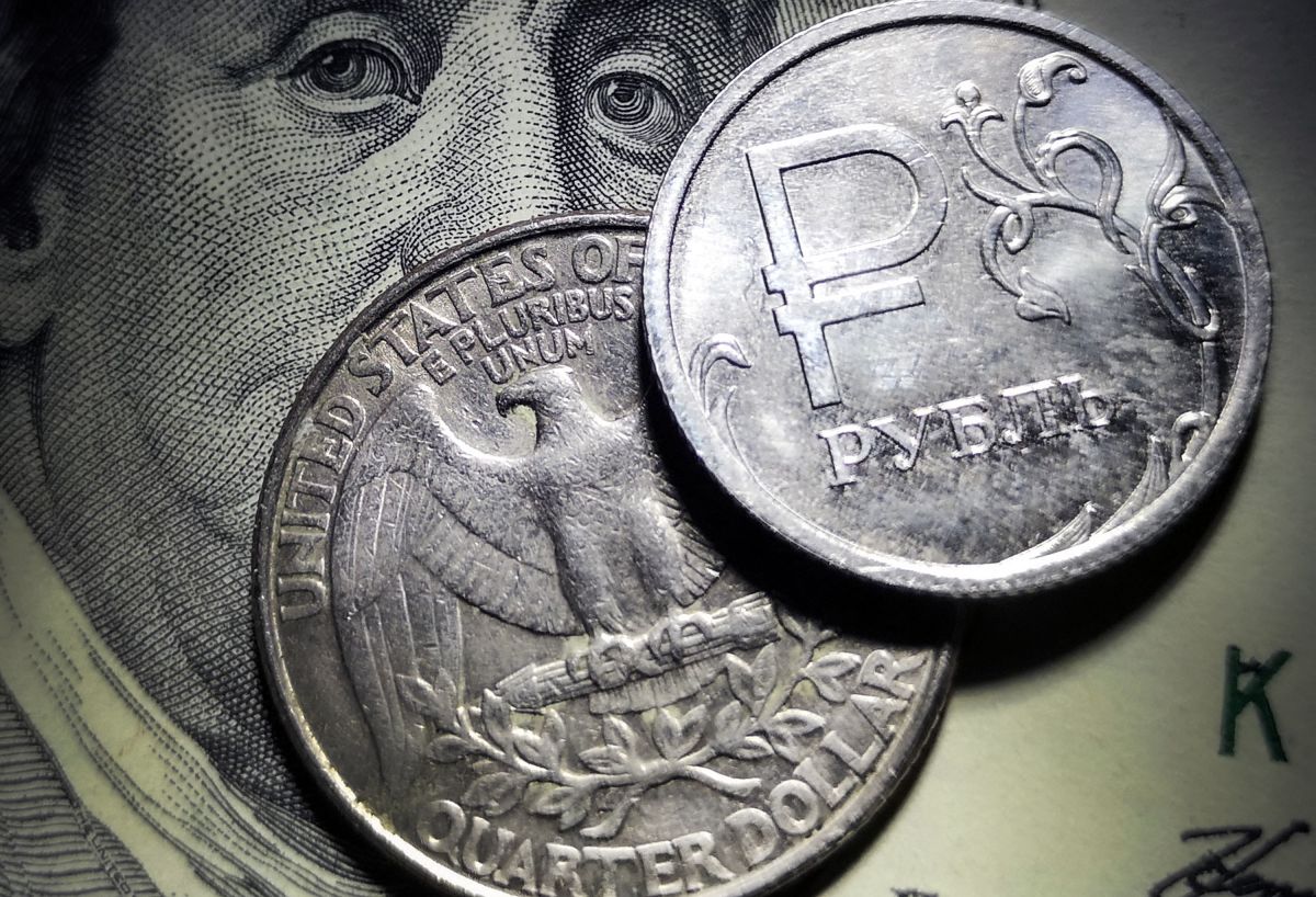 Putin Buoyed by Russian Ruble Surge Against US Dollar - Newsweek